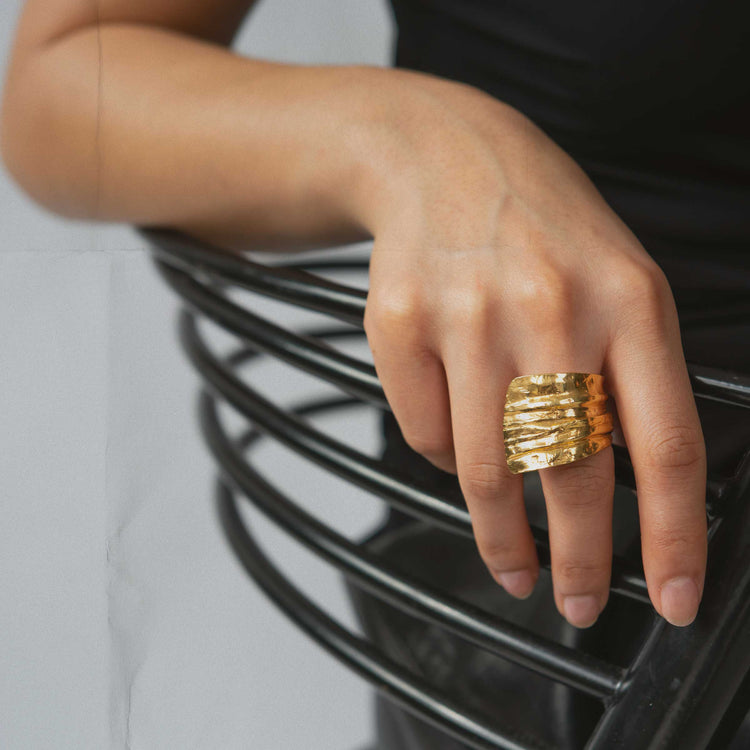 Into The Fold – Elizabeth Hooper Studio